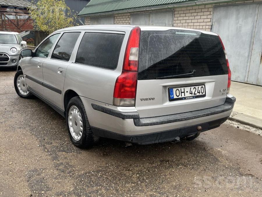 Pelēks Volvo V70 2003 Daugavpils, ar dzinēja tilpumu 2.40 L un nobraukumu 0 tūkst. km par 1250 €, foto 4 vietnē AUTOMOTO.COM.LV