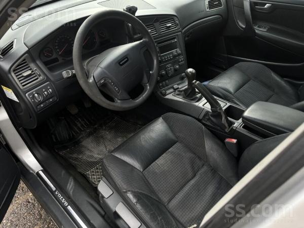 Grey Volvo V70 2003 in Daugavpils, with an engine capacity of 2.40 L and mileage of 0 thousand km for 1250 €, photo 7 on AUTOMOTO.COM.LV