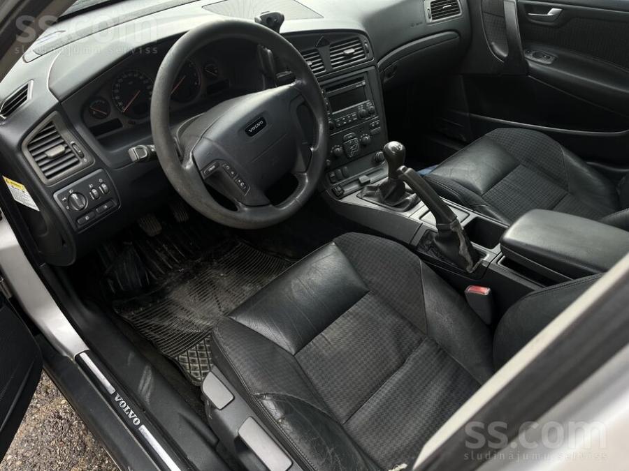 Pelēks Volvo V70 2003 Daugavpils, ar dzinēja tilpumu 2.40 L un nobraukumu 0 tūkst. km par 1250 €, foto 7 vietnē AUTOMOTO.COM.LV