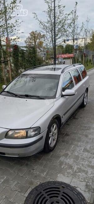 Серый Вольво В70 2003 в Вильнюс, объемом двигателя 2.40 л и пробегом 345 тыс. км за 500 €, фото  на AUTOMOTO.COM.LV