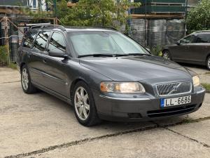 Pelēks Volvo V70 2004 Rīga, ar dzinēja tilpumu 2.40 L un nobraukumu 348 tūkst. km par 1700 €, foto 1 vietnē AUTOMOTO.COM.LV