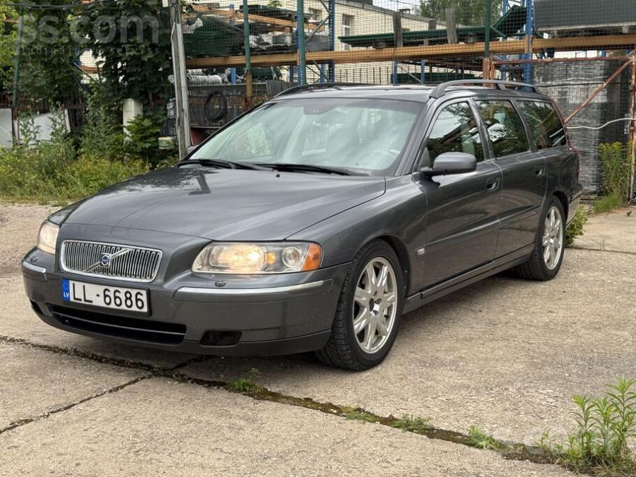 Pelēks Volvo V70 2004 Rīga, ar dzinēja tilpumu 2.40 L un nobraukumu 348 tūkst. km par 1700 €, foto 2 vietnē AUTOMOTO.COM.LV