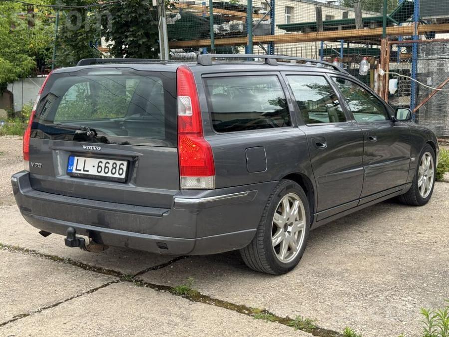 Pelēks Volvo V70 2004 Rīga, ar dzinēja tilpumu 2.40 L un nobraukumu 348 tūkst. km par 1700 €, foto 3 vietnē AUTOMOTO.COM.LV