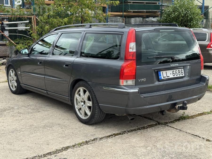 Pelēks Volvo V70 2004 Rīga, ar dzinēja tilpumu 2.40 L un nobraukumu 348 tūkst. km par 1700 €, foto 4 vietnē AUTOMOTO.COM.LV