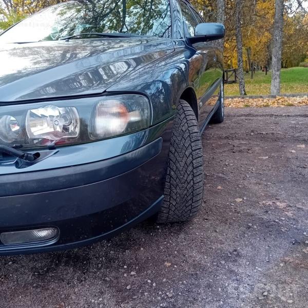 Grey Volvo V70 2004 in Daugavpils, with an engine capacity of 2.40 L and mileage of 0 thousand km for 2450 €, photo 11 on AUTOMOTO.COM.LV