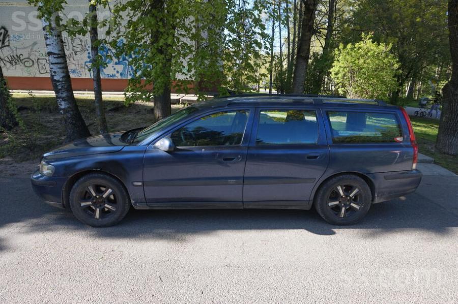 Pelēks Volvo V70 2004 Jūrmala, ar dzinēja tilpumu 2.40 L un nobraukumu 329 tūkst. km par 650 €, foto 19 vietnē AUTOMOTO.COM.LV