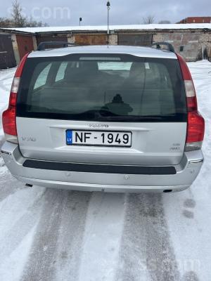 Pelēks Volvo V70 2004 Rēzekne, ar dzinēja tilpumu 2.40 L un nobraukumu 306 tūkst. km par 2000 €, foto 3 vietnē AUTOMOTO.COM.LV
