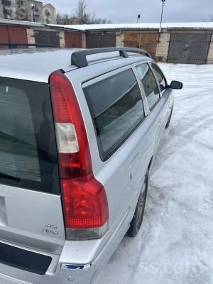 Pelēks Volvo V70 2004 Rēzekne, ar dzinēja tilpumu 2.40 L un nobraukumu 306 tūkst. km par 2000 €, foto 4 vietnē AUTOMOTO.COM.LV