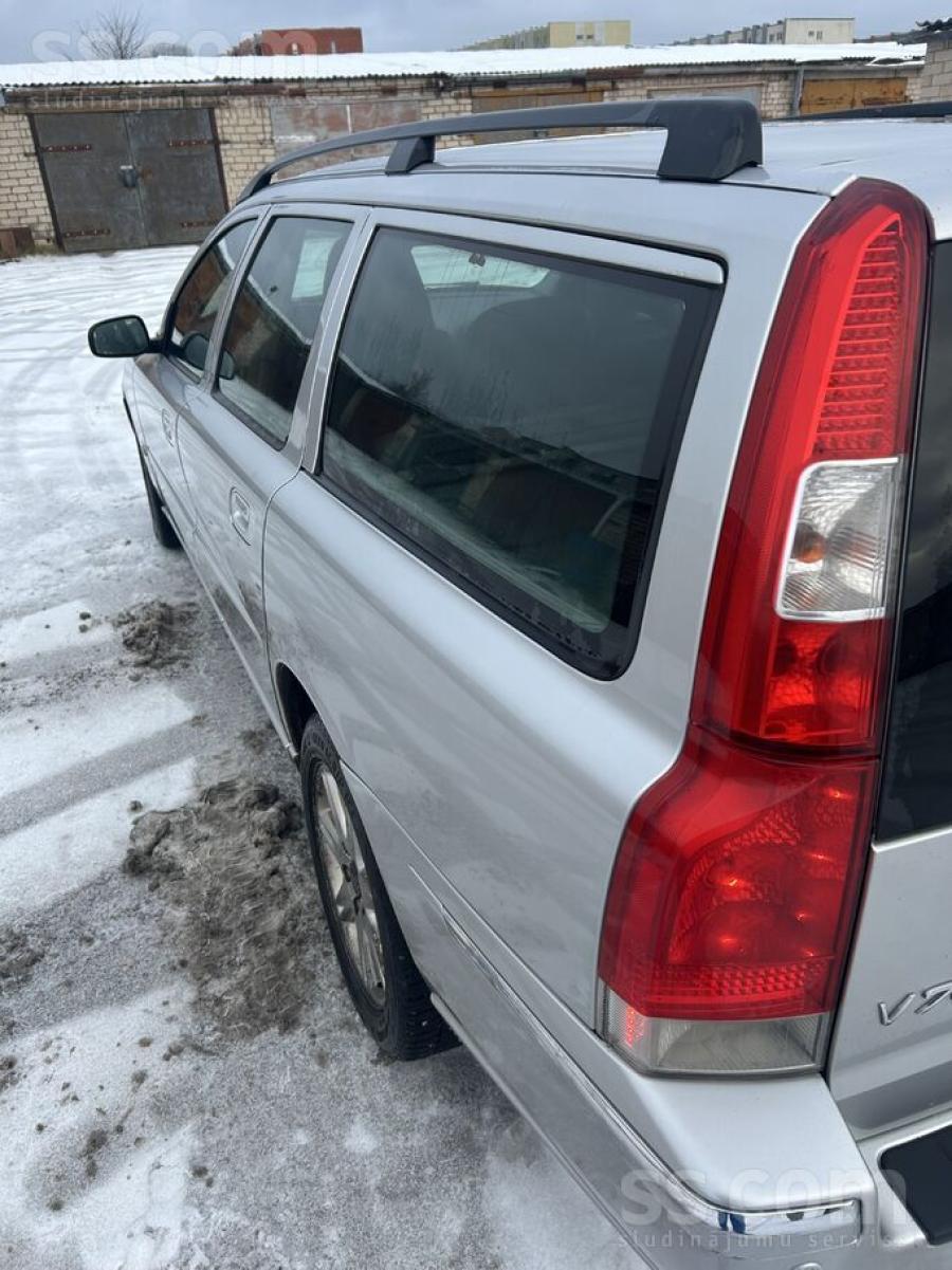Pelēks Volvo V70 2004 Rēzekne, ar dzinēja tilpumu 2.40 L un nobraukumu 306 tūkst. km par 2000 €, foto 5 vietnē AUTOMOTO.COM.LV