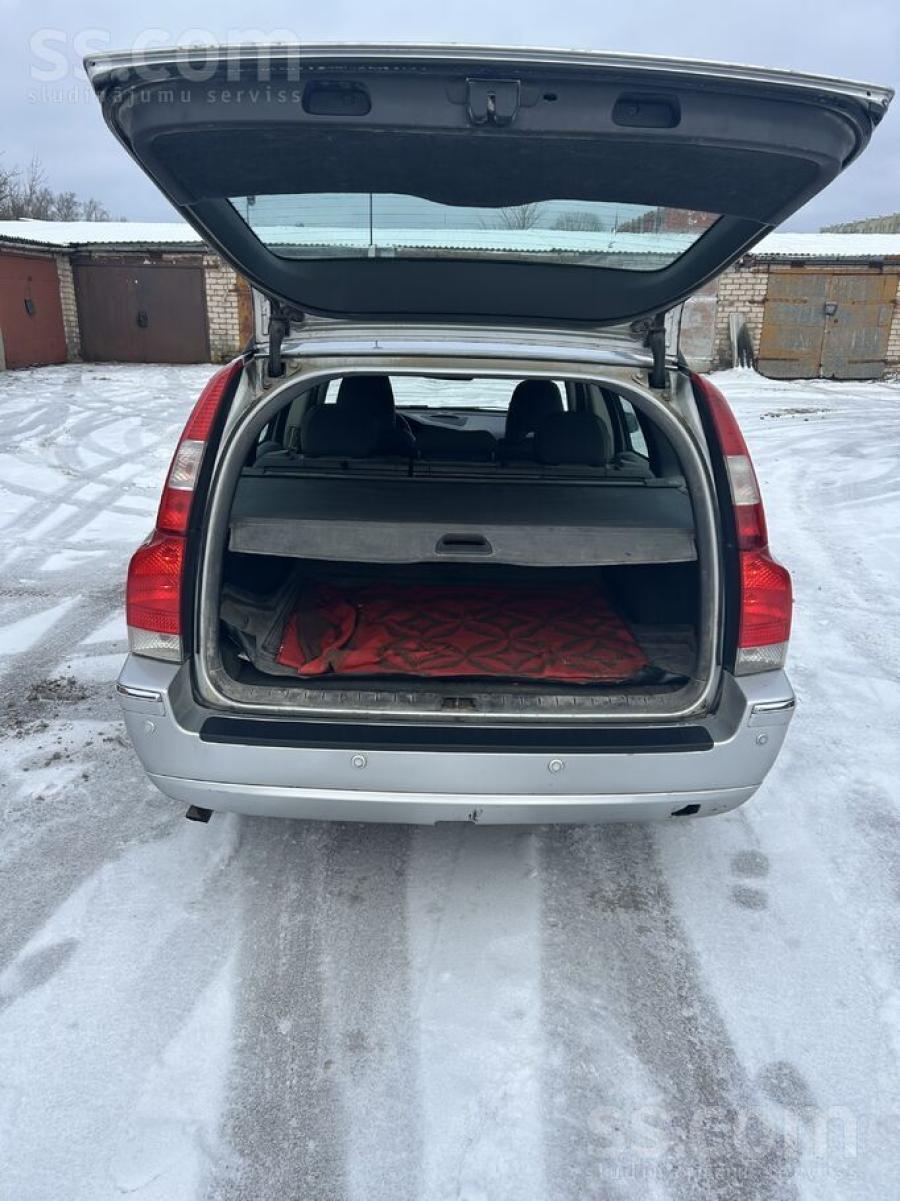 Pelēks Volvo V70 2004 Rēzekne, ar dzinēja tilpumu 2.40 L un nobraukumu 306 tūkst. km par 2000 €, foto 6 vietnē AUTOMOTO.COM.LV