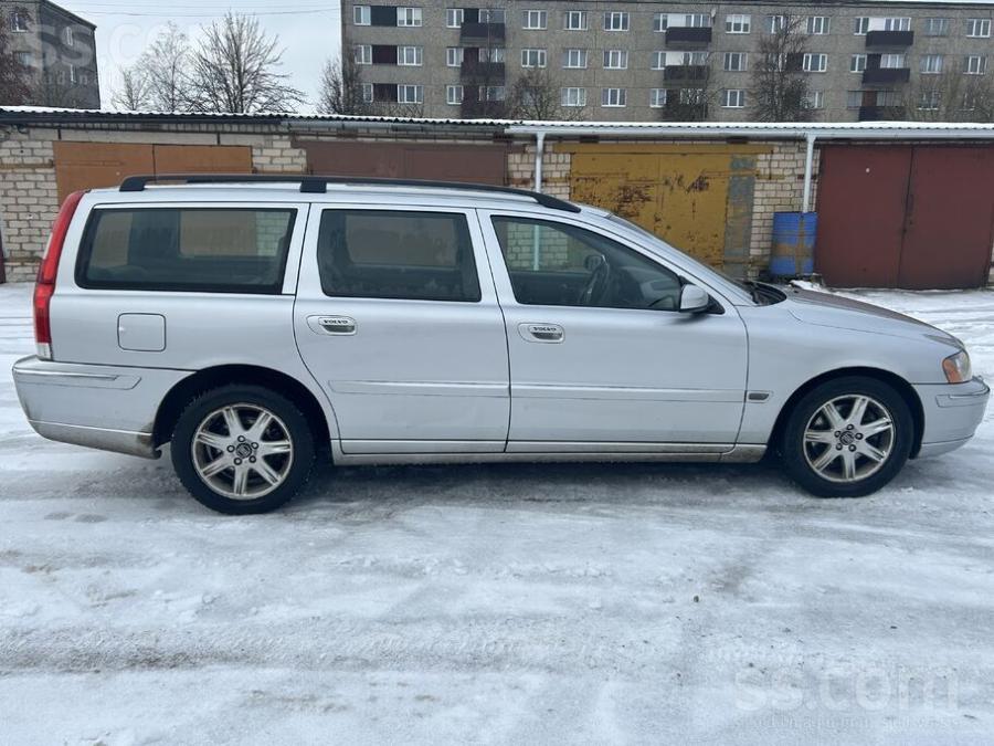Pelēks Volvo V70 2004 Rēzekne, ar dzinēja tilpumu 2.40 L un nobraukumu 306 tūkst. km par 2000 €, foto 8 vietnē AUTOMOTO.COM.LV