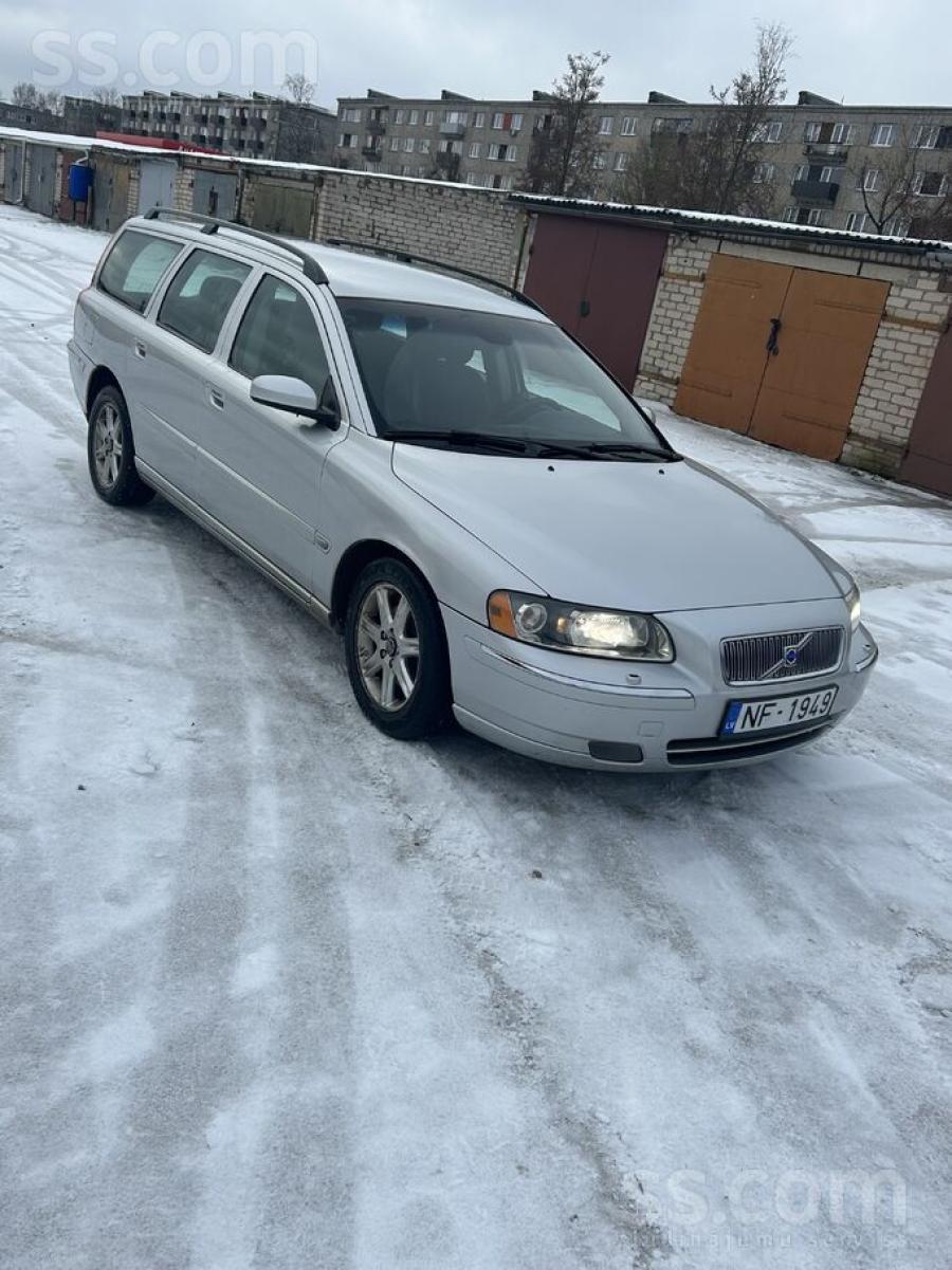 Pelēks Volvo V70 2004 Rēzekne, ar dzinēja tilpumu 2.40 L un nobraukumu 306 tūkst. km par 2000 €, foto 9 vietnē AUTOMOTO.COM.LV
