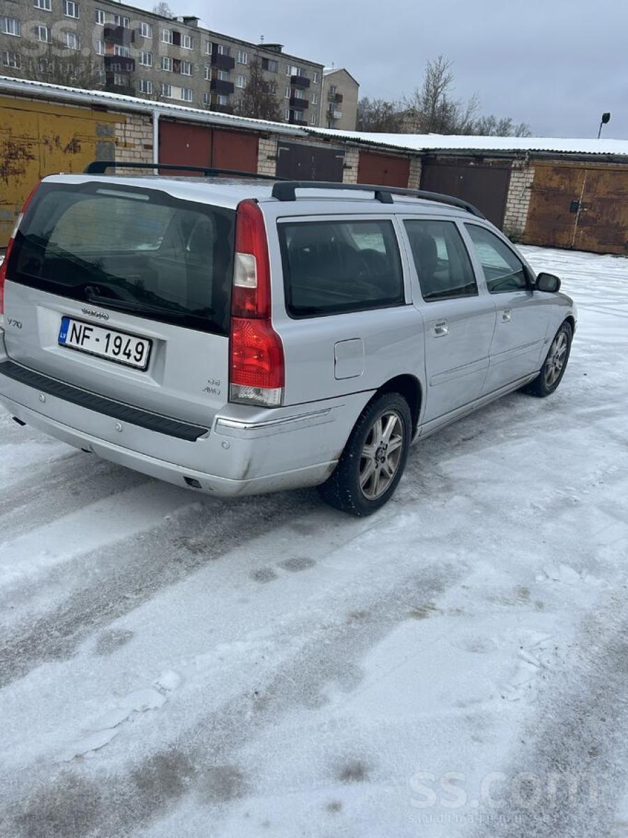Pelēks Volvo V70 2004 Rēzekne, ar dzinēja tilpumu 2.40 L un nobraukumu 306 tūkst. km par 2000 €, foto 11 vietnē AUTOMOTO.COM.LV