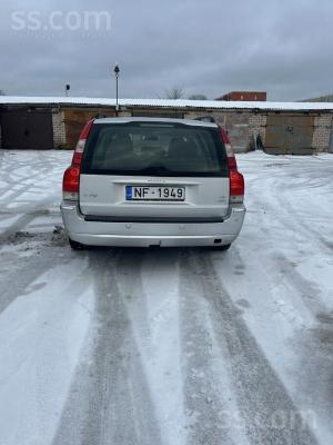 Pelēks Volvo V70 2004 Rēzekne, ar dzinēja tilpumu 2.40 L un nobraukumu 306 tūkst. km par 2000 €, foto 12 vietnē AUTOMOTO.COM.LV