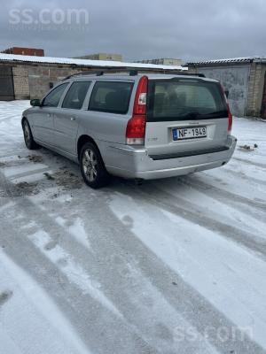 Pelēks Volvo V70 2004 Rēzekne, ar dzinēja tilpumu 2.40 L un nobraukumu 306 tūkst. km par 2000 €, foto 13 vietnē AUTOMOTO.COM.LV