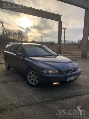 Grey Volvo V70 2004 in Liepaja, with an engine capacity of 2.40 L and mileage of 343 thousand km for 1150 €, photo 2 on AUTOMOTO.COM.LV