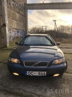 Grey Volvo V70 2004 in Liepaja, with an engine capacity of 2.40 L and mileage of 343 thousand km for 1150 €, photo 3 on AUTOMOTO.COM.LV
