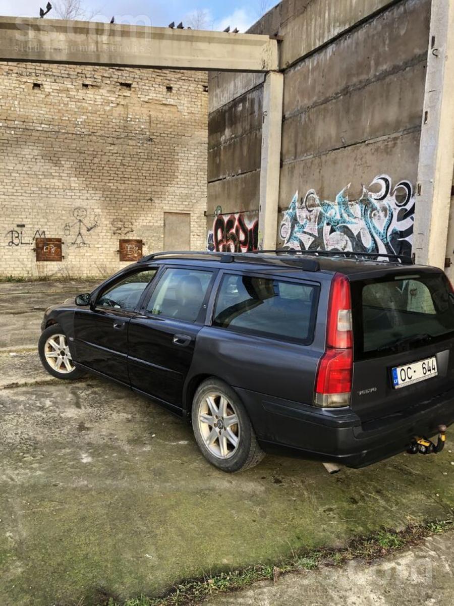 Grey Volvo V70 2004 in Liepaja, with an engine capacity of 2.40 L and mileage of 343 thousand km for 1150 €, photo 5 on AUTOMOTO.COM.LV