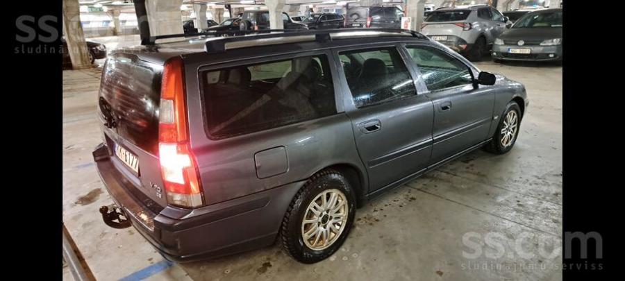 Grey Volvo V70 2004 in Riga, with an engine capacity of 2.40 L and mileage of 0 thousand km for 1250 €, photo 18 on AUTOMOTO.COM.LV