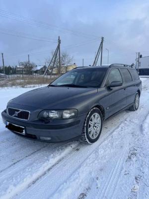Grey Volvo V70 2004 in Ukmerge, with an engine capacity of 2.40 L and mileage of 350 thousand km for 2100 €, photo  on AUTOMOTO.COM.LV