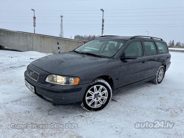Grey Volvo V70 2004 in Tartu, with an engine capacity of 2.40 L and mileage of 322 thousand km for 1599 €, photo 1 on AUTOMOTO.COM.LV