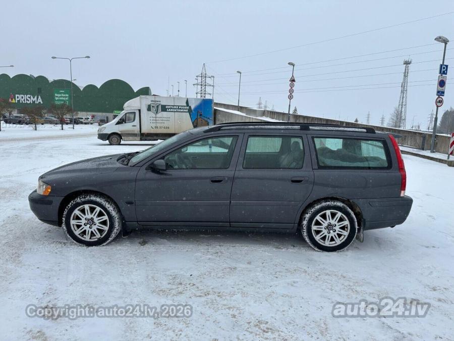 Grey Volvo V70 2004 in Tartu, with an engine capacity of 2.40 L and mileage of 322 thousand km for 1599 €, photo 5 on AUTOMOTO.COM.LV
