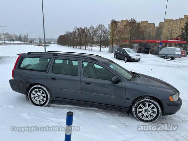 Grey Volvo V70 2004 in Tartu, with an engine capacity of 2.40 L and mileage of 322 thousand km for 1599 €, photo 6 on AUTOMOTO.COM.LV