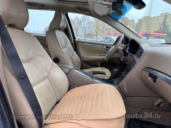 Grey Volvo V70 2004 in Tartu, with an engine capacity of 2.40 L and mileage of 322 thousand km for 1599 €, photo 7 on AUTOMOTO.COM.LV