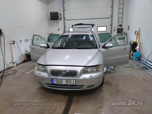 Pelēks Volvo V70 2004 Tartu, ar dzinēja tilpumu 2.40 L un nobraukumu 0 tūkst. km par 4000 €, foto 3 vietnē AUTOMOTO.COM.LV