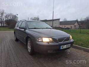 Pelēks Volvo V70 2004 Dobele, ar dzinēja tilpumu 2.40 L un nobraukumu 459 tūkst. km par 2150 €, foto  vietnē AUTOMOTO.COM.LV