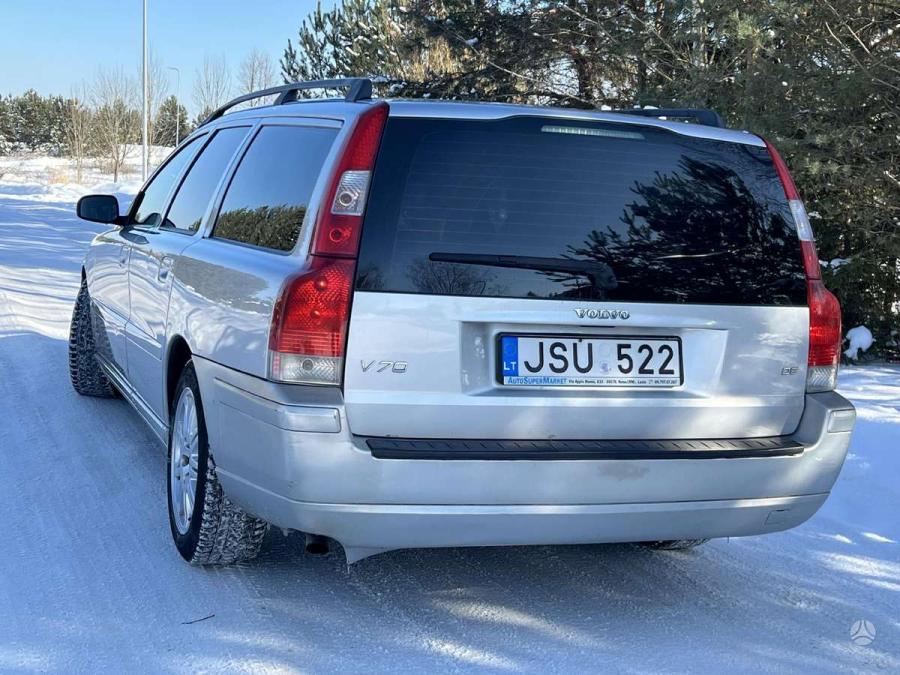 Pelēks Volvo V70 2004 Viļņa, ar dzinēja tilpumu 2.40 L un nobraukumu 427 tūkst. km par 1555 €, foto 1 vietnē AUTOMOTO.COM.LV