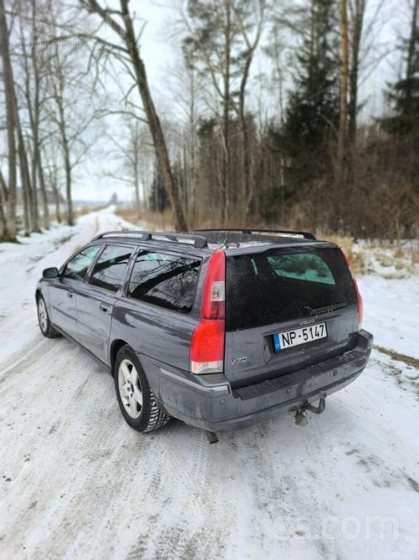 Grey Volvo V70 2004 in Riga, with an engine capacity of 2.40 L and mileage of 490 thousand km for 2600 €, photo 2 on AUTOMOTO.COM.LV