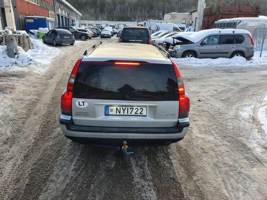 Pelēks Volvo V70 2004 Viļņa, ar dzinēja tilpumu 2.40 L un nobraukumu 321 tūkst. km par 1300 €, foto 5 vietnē AUTOMOTO.COM.LV
