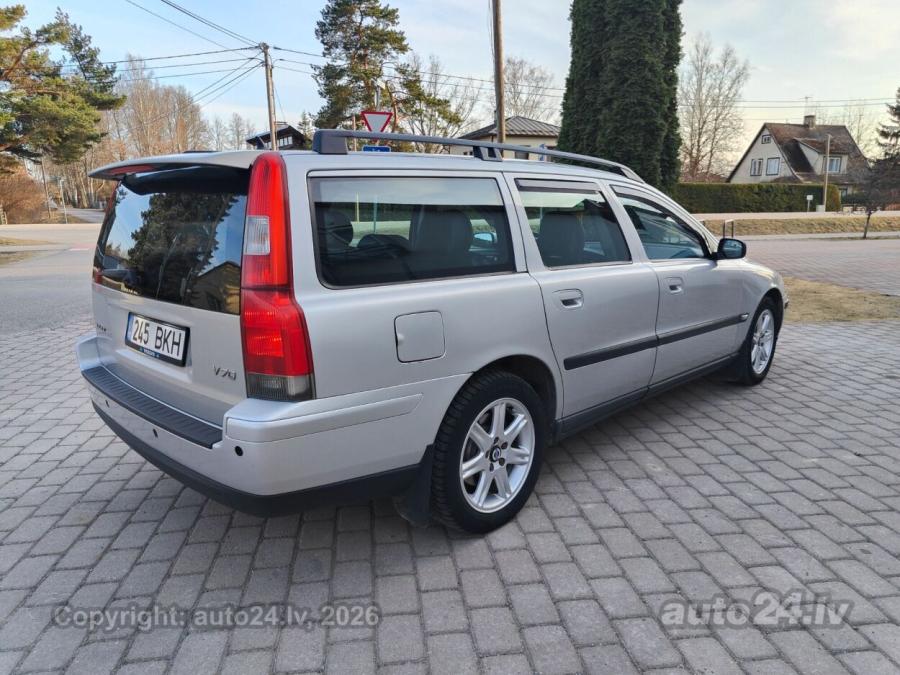 Pelēks Volvo V70 2004 Tartu, ar dzinēja tilpumu 2.40 L un nobraukumu 332 tūkst. km par 2750 €, foto 4 vietnē AUTOMOTO.COM.LV