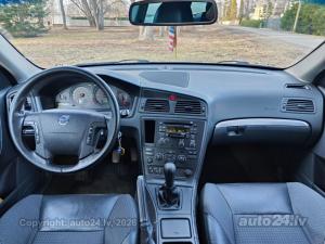 Pelēks Volvo V70 2004 Tartu, ar dzinēja tilpumu 2.40 L un nobraukumu 332 tūkst. km par 2750 €, foto 9 vietnē AUTOMOTO.COM.LV