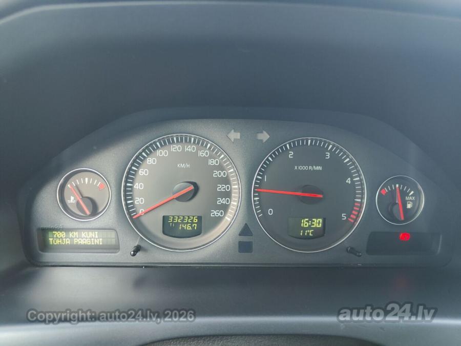 Pelēks Volvo V70 2004 Tartu, ar dzinēja tilpumu 2.40 L un nobraukumu 332 tūkst. km par 2750 €, foto 11 vietnē AUTOMOTO.COM.LV