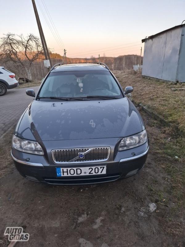 Pelēks Volvo V70 2004 Zarasai, ar dzinēja tilpumu 2.40 L un nobraukumu 482 tūkst. km par 1100 €, foto 3 vietnē AUTOMOTO.COM.LV