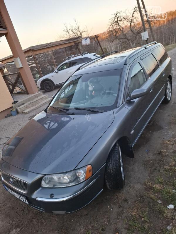 Pelēks Volvo V70 2004 Zarasai, ar dzinēja tilpumu 2.40 L un nobraukumu 482 tūkst. km par 1100 €, foto 4 vietnē AUTOMOTO.COM.LV