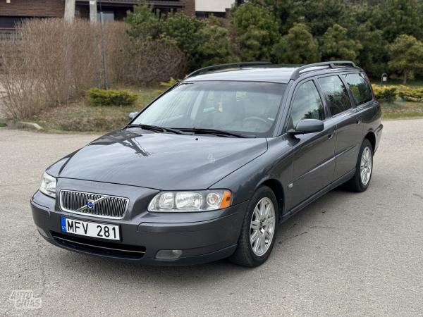 Grey Volvo V70 2004 in Vilnius, with an engine capacity of 2.40 L and mileage of 301 thousand km for 1650 €, photo 1 on AUTOMOTO.COM.LV