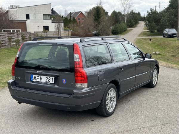 Grey Volvo V70 2004 in Vilnius, with an engine capacity of 2.40 L and mileage of 301 thousand km for 1650 €, photo 3 on AUTOMOTO.COM.LV