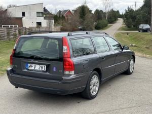Pelēks Volvo V70 2004 Viļņa, ar dzinēja tilpumu 2.40 L un nobraukumu 301 tūkst. km par 1650 €, foto 4 vietnē AUTOMOTO.COM.LV