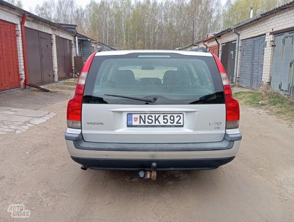 Pelēks Volvo V70 2004 Panevēža, ar dzinēja tilpumu 2.40 L un nobraukumu 365 tūkst. km par 1500 €, foto 5 vietnē AUTOMOTO.COM.LV