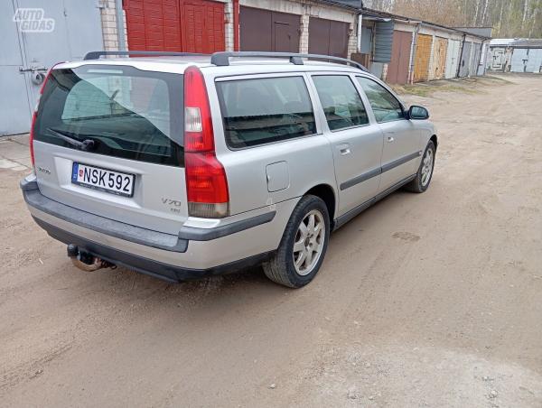 Pelēks Volvo V70 2004 Panevēža, ar dzinēja tilpumu 2.40 L un nobraukumu 365 tūkst. km par 1500 €, foto 6 vietnē AUTOMOTO.COM.LV
