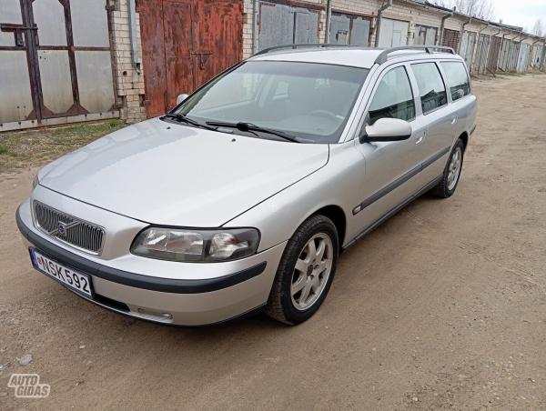 Pelēks Volvo V70 2004 Panevēža, ar dzinēja tilpumu 2.40 L un nobraukumu 365 tūkst. km par 1500 €, foto 8 vietnē AUTOMOTO.COM.LV