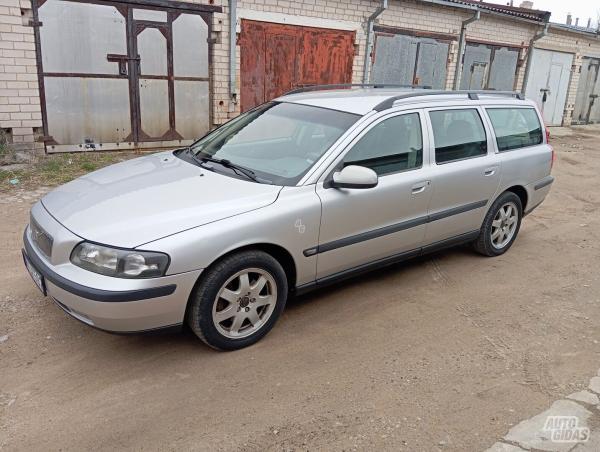 Pelēks Volvo V70 2004 Panevēža, ar dzinēja tilpumu 2.40 L un nobraukumu 365 tūkst. km par 1500 €, foto 9 vietnē AUTOMOTO.COM.LV