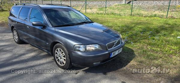 Pelēks Volvo V70 2004 Tallina, ar dzinēja tilpumu 2.40 L un nobraukumu 0 tūkst. km par 2000 €, foto 1 vietnē AUTOMOTO.COM.LV