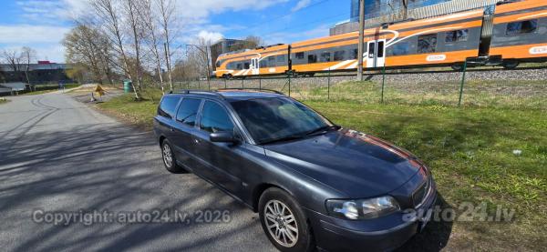 Pelēks Volvo V70 2004 Tallina, ar dzinēja tilpumu 2.40 L un nobraukumu 0 tūkst. km par 2000 €, foto 3 vietnē AUTOMOTO.COM.LV