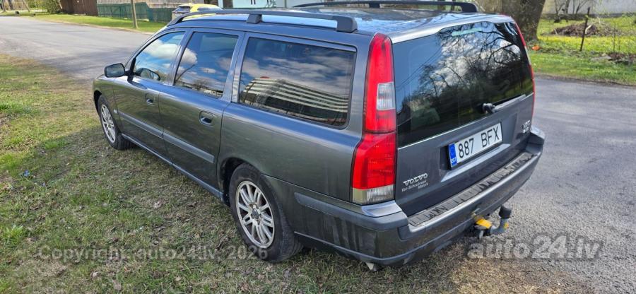 Grey Volvo V70 2004 in Tallinn, with an engine capacity of 2.40 L and mileage of 0 thousand km for 2000 €, photo 7 on AUTOMOTO.COM.LV