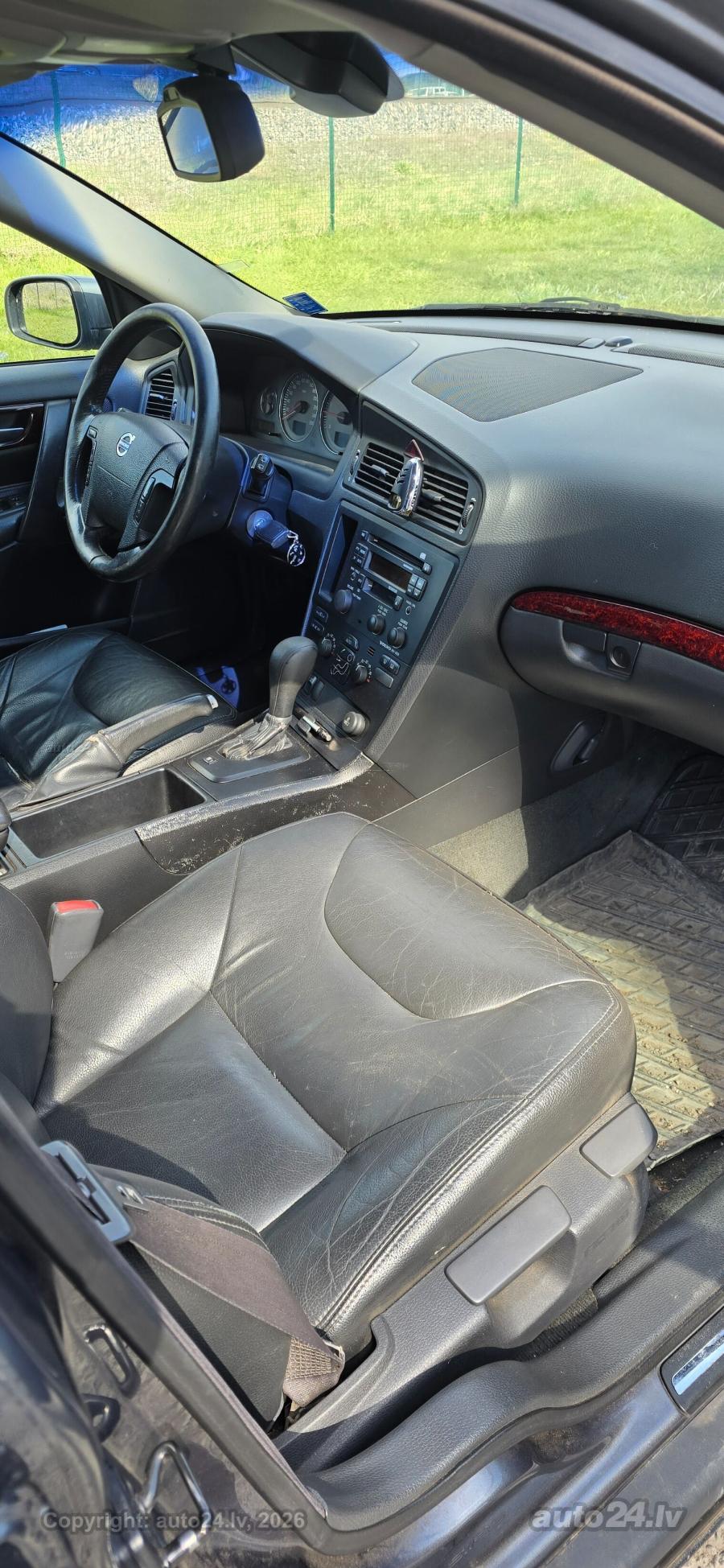 Grey Volvo V70 2004 in Tallinn, with an engine capacity of 2.40 L and mileage of 0 thousand km for 2000 €, photo 14 on AUTOMOTO.COM.LV