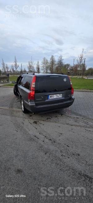 Grey Volvo V70 2004 in Ventspils, with an engine capacity of 2.40 L and mileage of 310 thousand km for 1192 €, photo  on AUTOMOTO.COM.LV